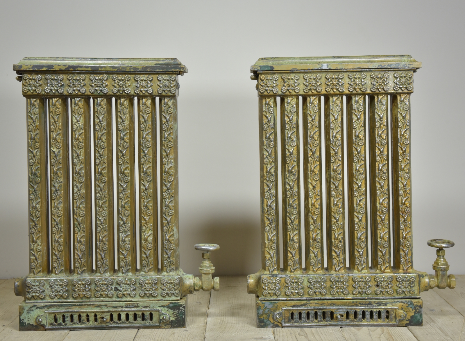19th CENTURY CAST IRON RADIATORS-THE IVY | Haes News & Photos