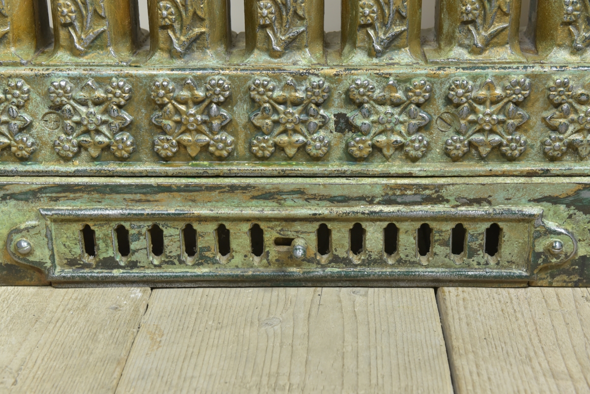 19th CENTURY CAST IRON RADIATORS-THE IVY | Haes News & Photos